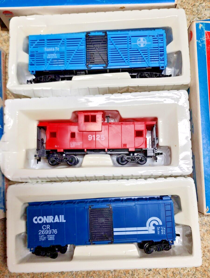 Model Power HO Scale 3 Train Car lot with Boxes | eBay