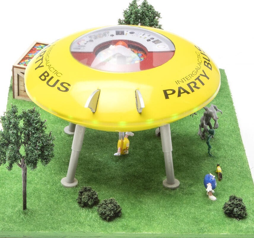 Rare 1/87 M&Ms UFO Party Bus Animated M&M characters & Aliens ...