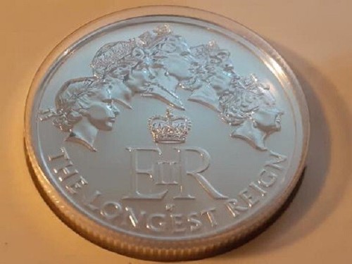 2015 The Longest Reigning Monarch Fine Silver Twenty Pound Coin 15.71 ...