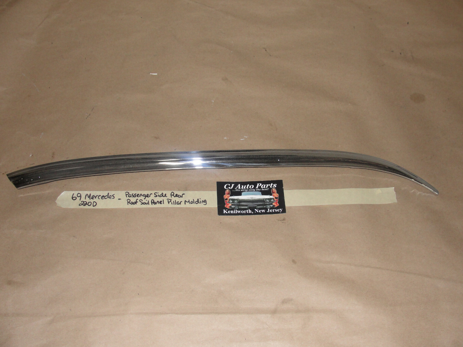 69 Mercedes 220D W114 W115 RIGHT SIDE REAR ROOF SAIL PANEL PILLAR TRIM ...