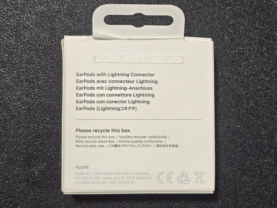 Apple EarPods MWTY3AM/A Lightning Wired Earphones In-Ear Earbuds Model ...