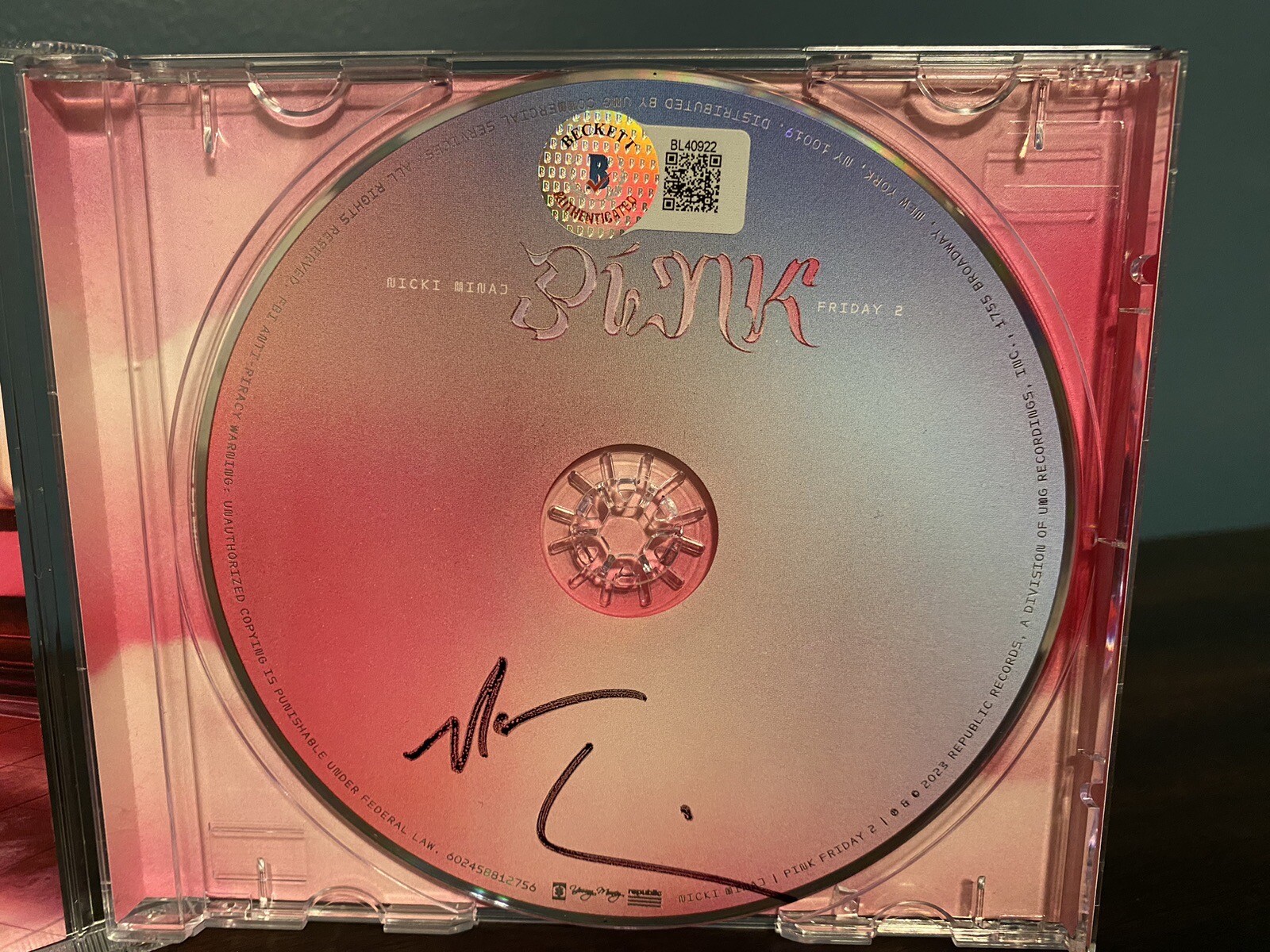 Nicki Minaj Autograph Signed Pink Friday 2 CD Beckett COA BL40922 ...