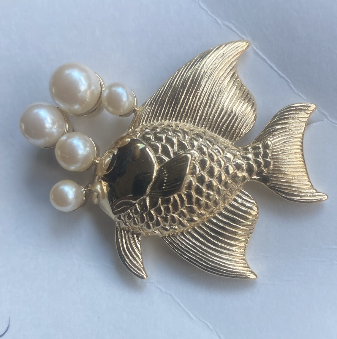 Vintage Kitsch Puffer Gold Fish Blowing Faux Pearl Bu… - Gem