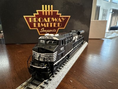 BROADWAY LIMITED N Scale Paragon 3 Diesel Locomotive 3540 Norfolk ...