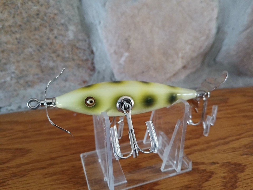 3 Hook Albino Frog Under Water Minnow Fishing Lure Little Sac Bait Co ...