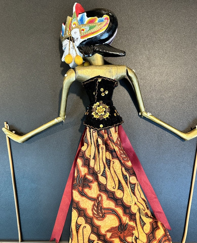 Indonesian Hand-carved & Painted Wooden Rod Puppet (Wayang Golek) Lady ...