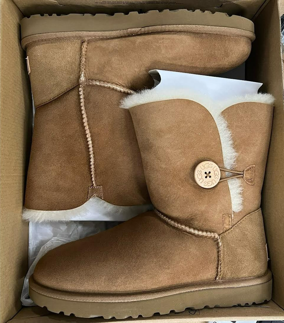 UGG 1016226 Womens Bailey Button II, Size US 9 - Chestnut