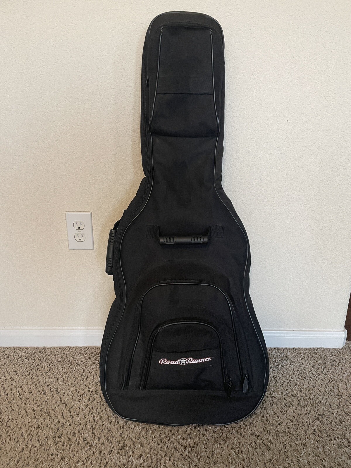 Black Road Runner Soft Guitar Case With Backpack Straps | eBay