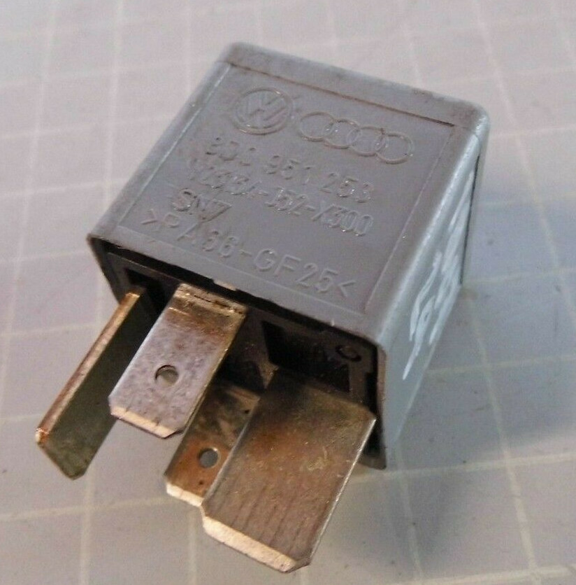 VW Audi Relais Nr. 370, 8D0951253, V23134-J52-X300 | eBay