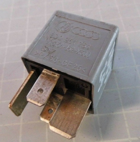 VW Audi Relais Nr. 370, 8D0951253, V23134-J52-X300 | eBay