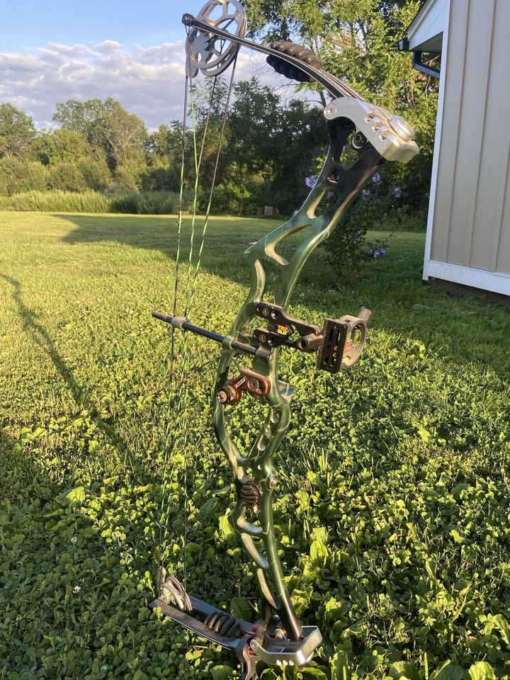 Hoyt Trykon XL Compound Bow, Right Handed, Hoyt Drop Away Rest, 5 Pin ...