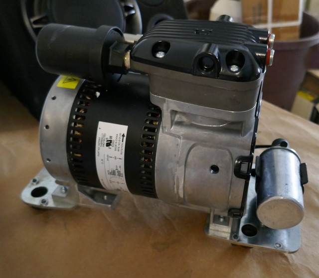 Gast 86R Rocking Piston Oil-Less Vacuum Pump & Compressor 86R130-301 ...