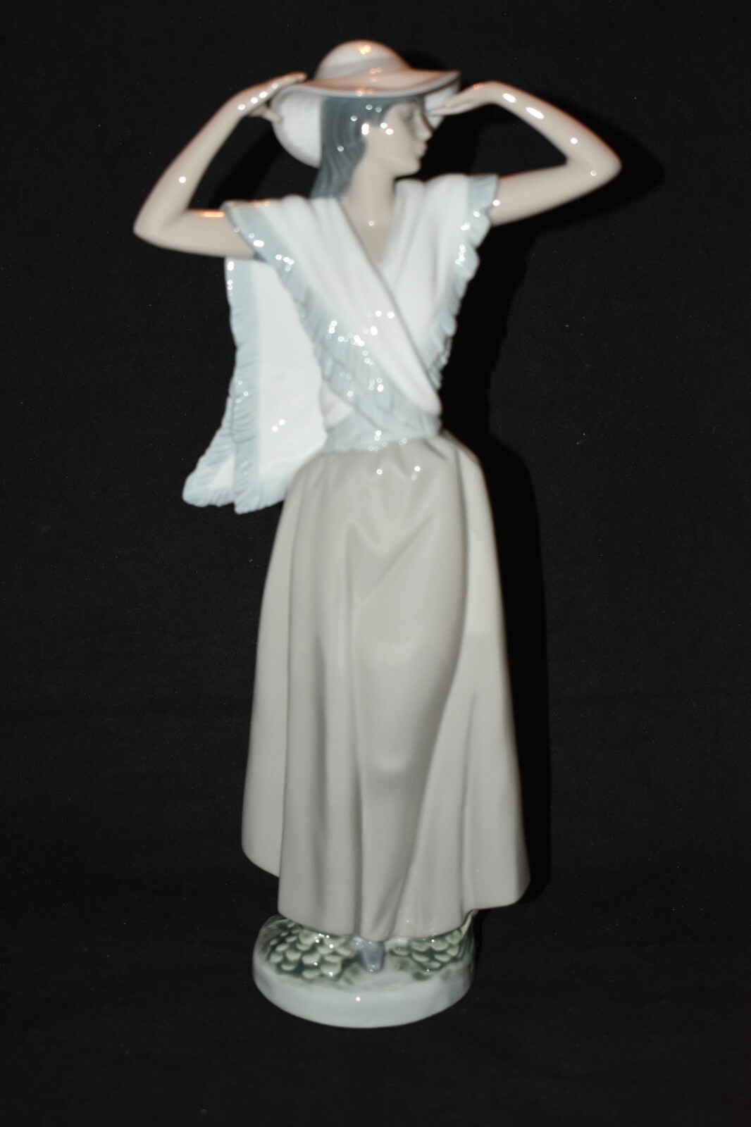 NAO BY LLADRO DAISA 1985 WOMAN WITH HAT 12" | eBay