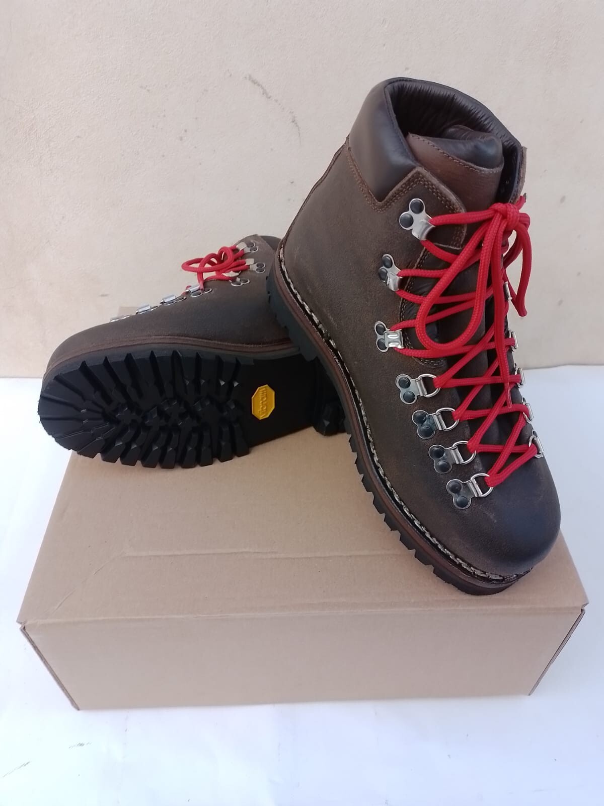 Scarpe/Scarponi in cuoio da boscaiolo con doppia cucitura e suola ...