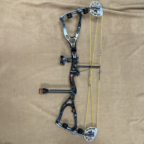 2007 Bowtech Commander RH 60lb limbs/30.5" draw length w/accessories ...