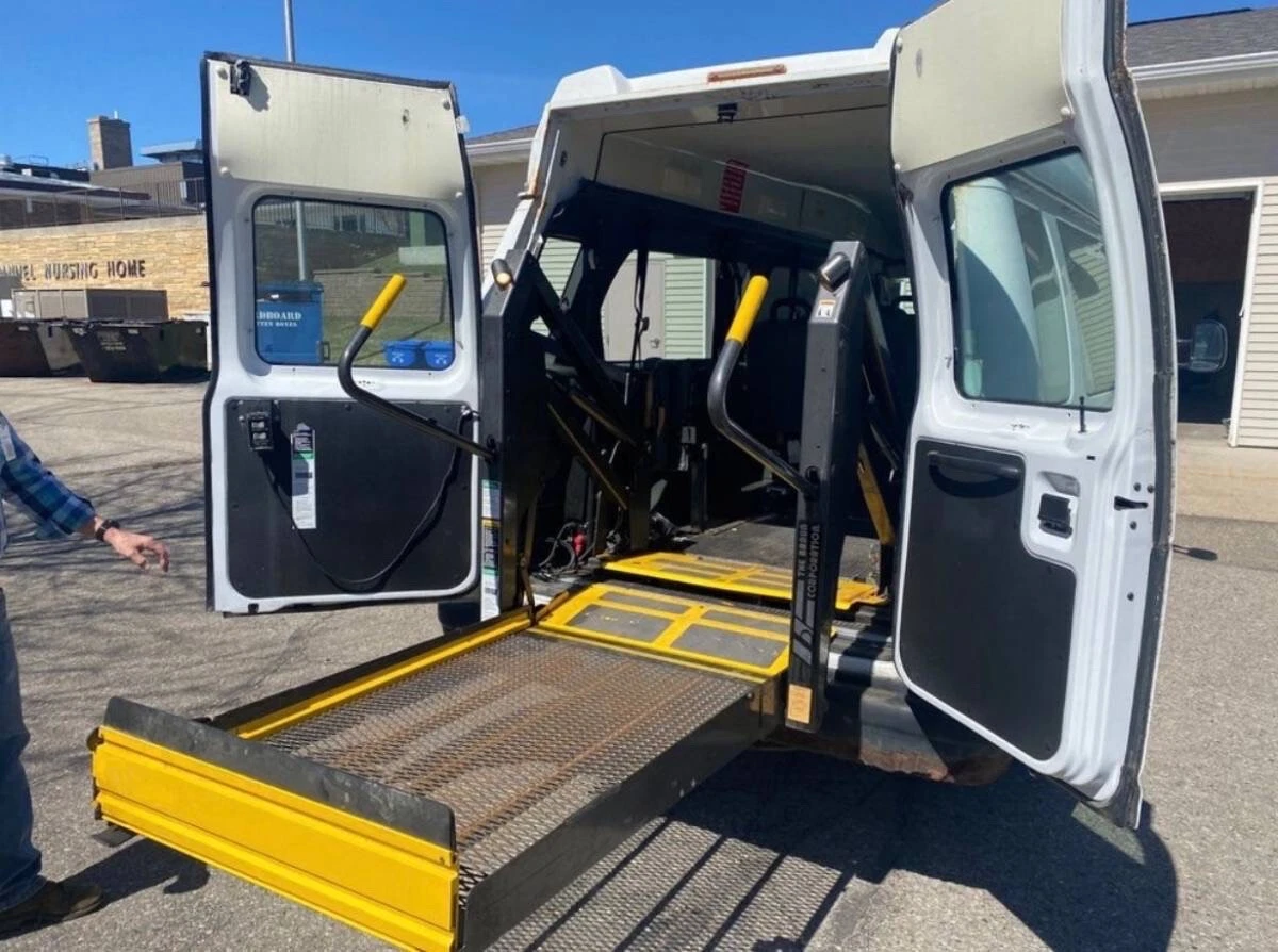 Hydraulic Wheelchair Lift