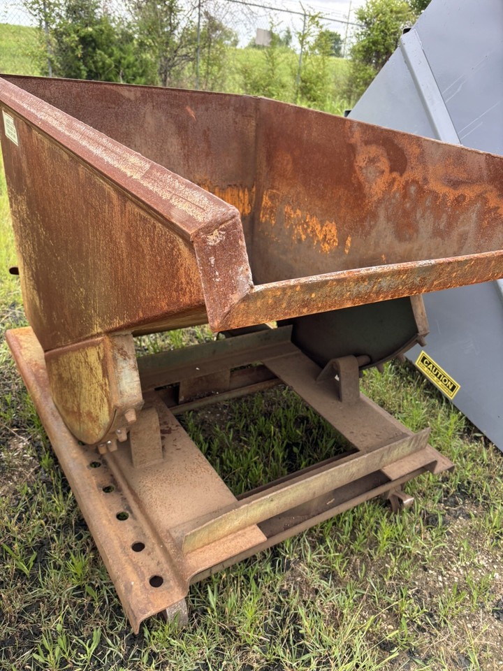 JESCO 3/4 YARD SELF DUMPING HOPPER 5000 Pound Capacity On Casters Model ...