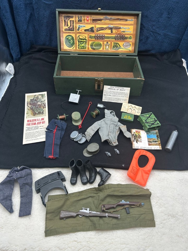 ORIGINAL GI JOE FOOT LOCKER AND MISCELLANEOUS VINTAGE ACCESSORIES | eBay