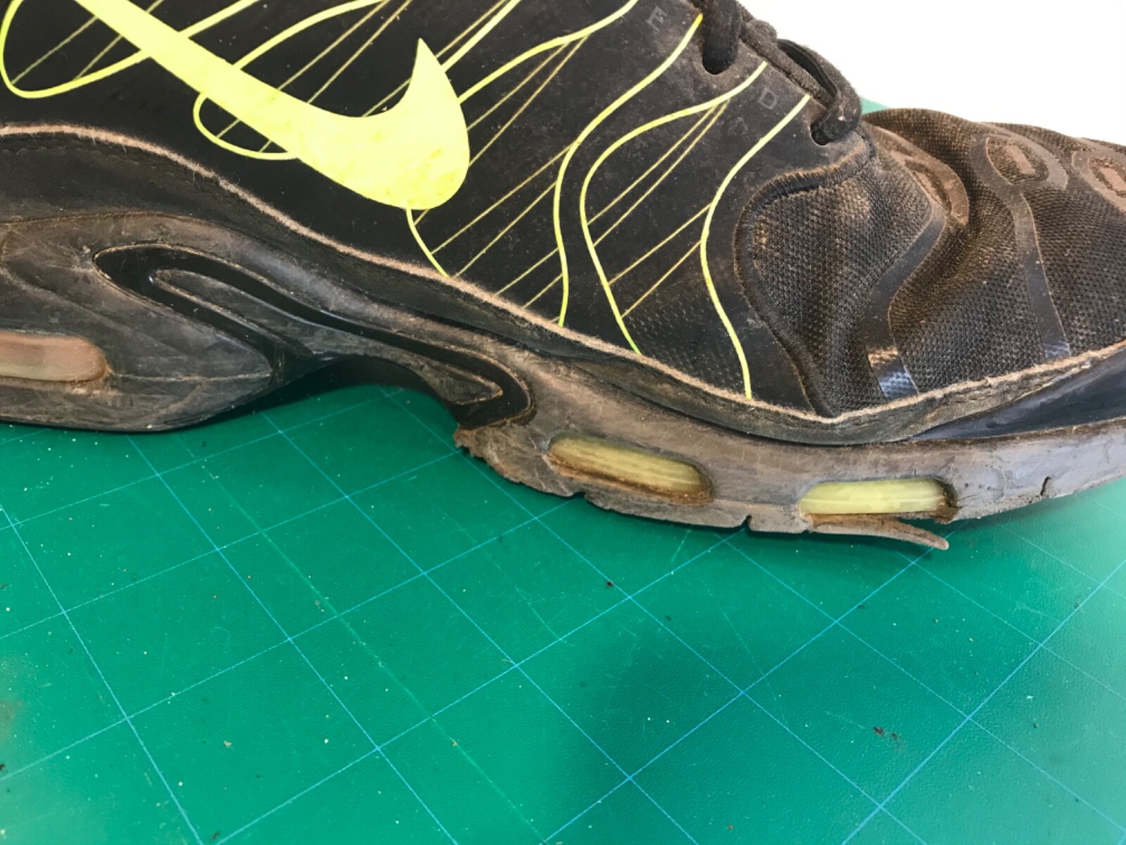 RARE NIKE AIR MAX PLUS TUNED AIR BLACK-VOLT SZ 12 426… - Gem