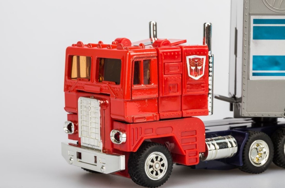 Transform G1 Optimus prime complete Red/Black/White/Bright/Clear/Golden ...
