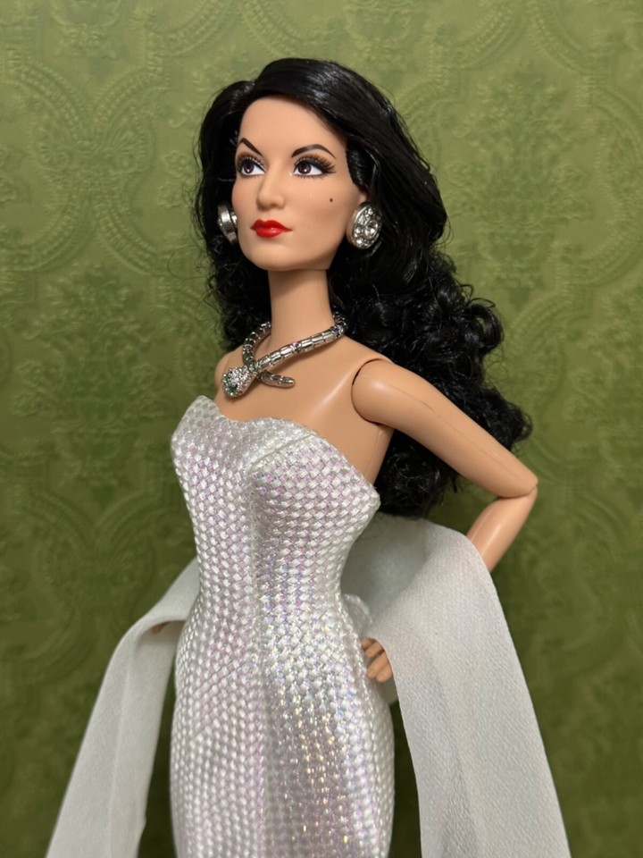 💎BARBIE MARIA FELIX DOLL SIGNATURE IN BEIGE DRESS AND SNAKE JEWELRY ...