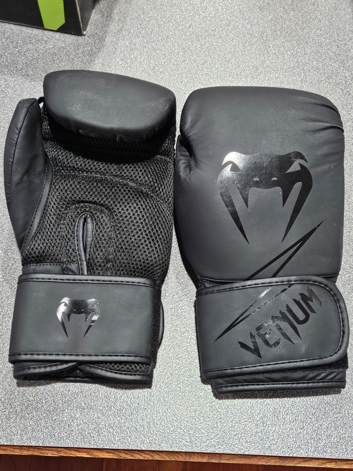 Venum Classic 12oz Boxing Gloves Black Training Sparring Heavy Bag With ...