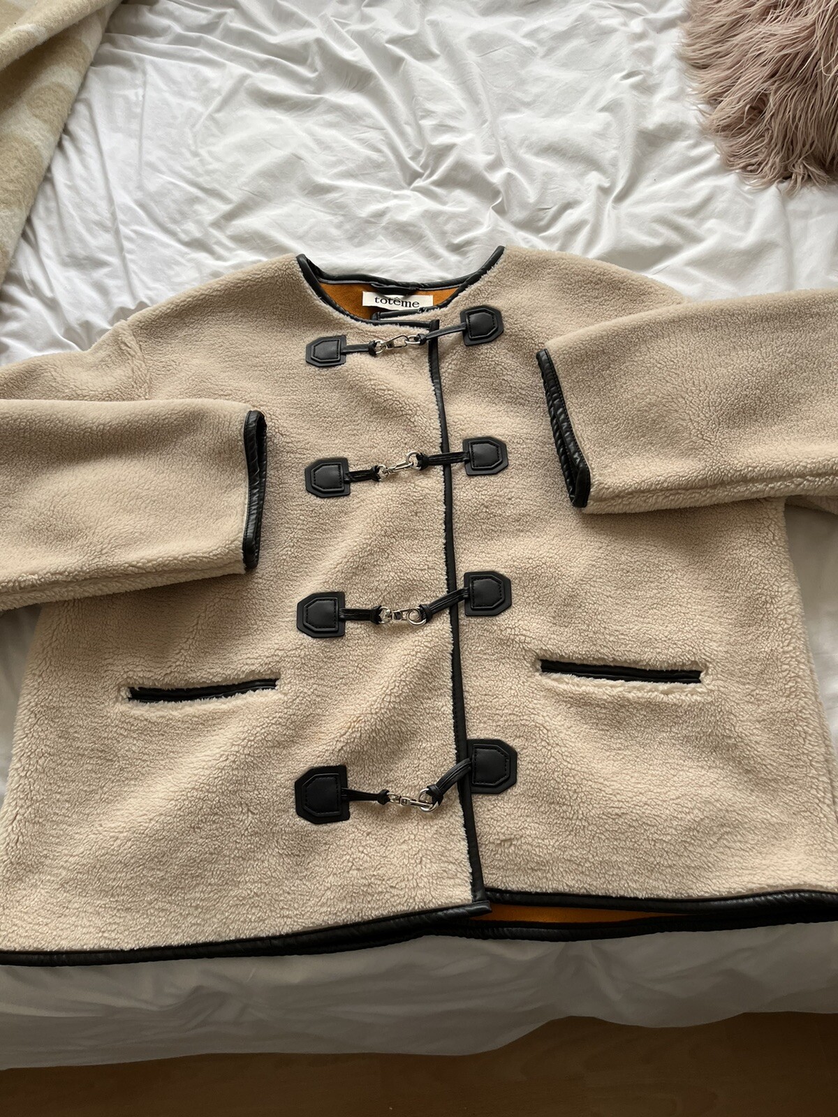 TOTEME - Teddy Shearling Clasp Jacket White - Gem