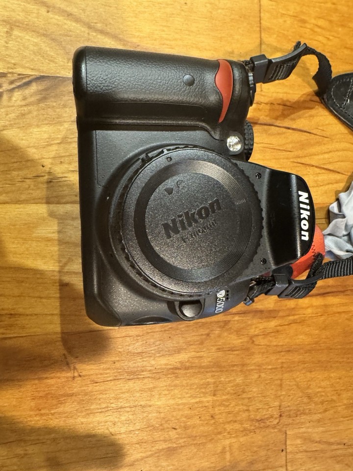 Nikon D5000 Digital SLR Camera w/ 18-55mm VR Lens Black w/carry case | eBay