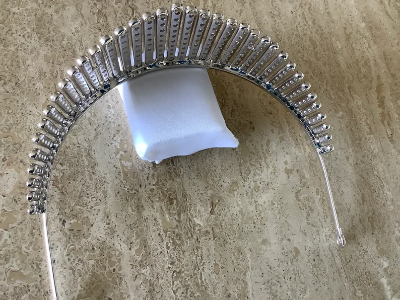 Queen Elizabeth II Tiara style Queen Alexandra Kokoshnik fringe royal ...