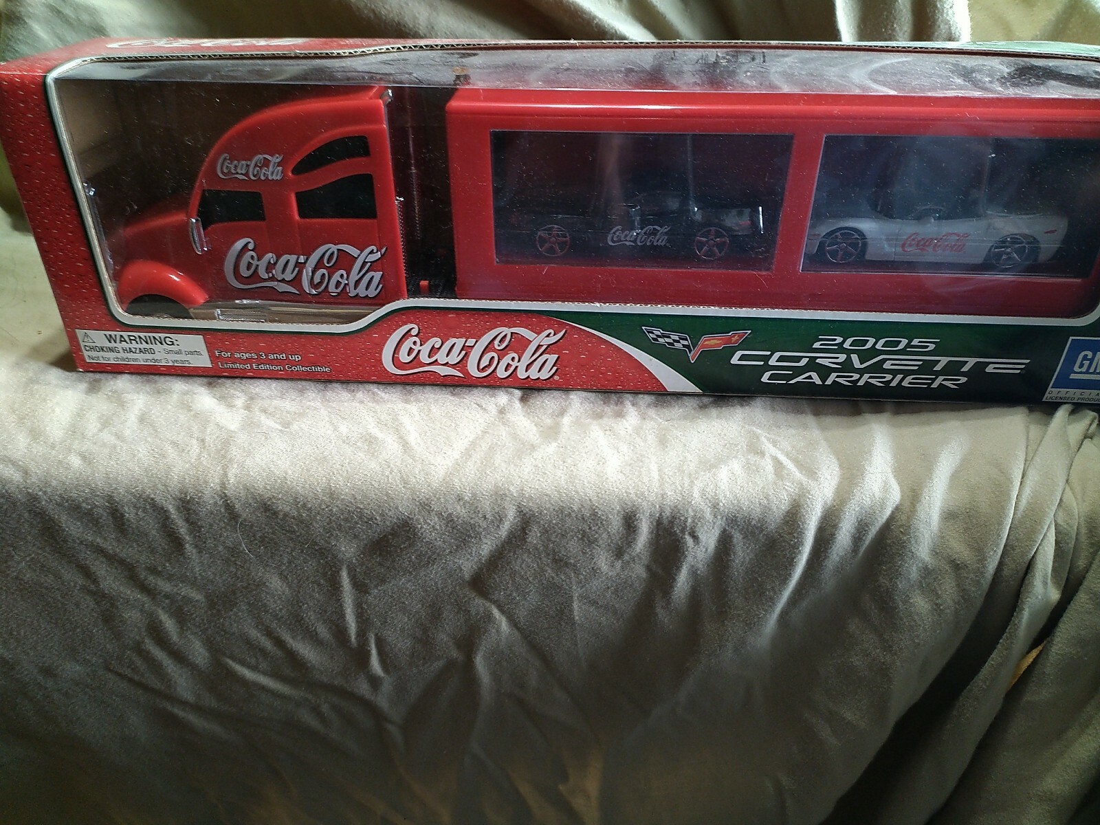 Coca-Cola Corvette Carrier Toy w/ Two 2005 Corvettes. Box has flaws i2 ...
