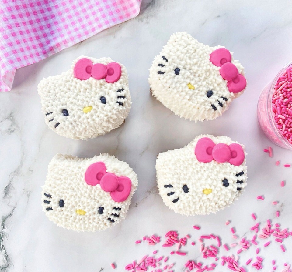 Hello Kitty Deluxe Cake & Cupcake Baking Set | eBay