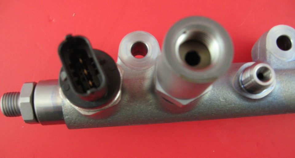 5.9L Dodge Cummins Diesel Fuel Rail w/ Pressure Sensor + Pressure ...