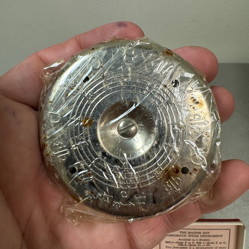 VTG The Master Key Chromatic Pitch Pipe Instrument Wm KRATT Co A-440 13 ...