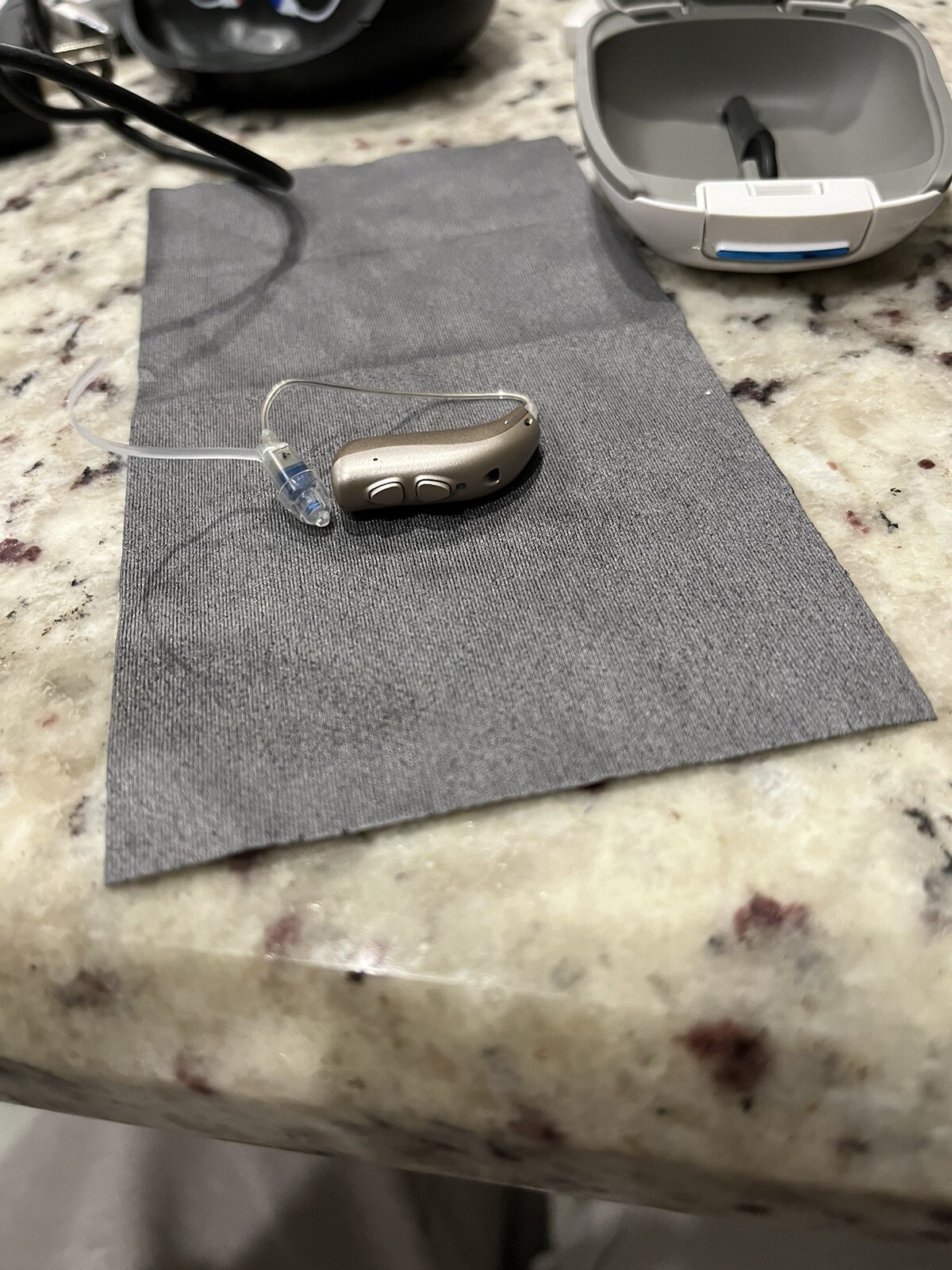 Sonic Radiant 100 hearing aids brand new with charger | eBay