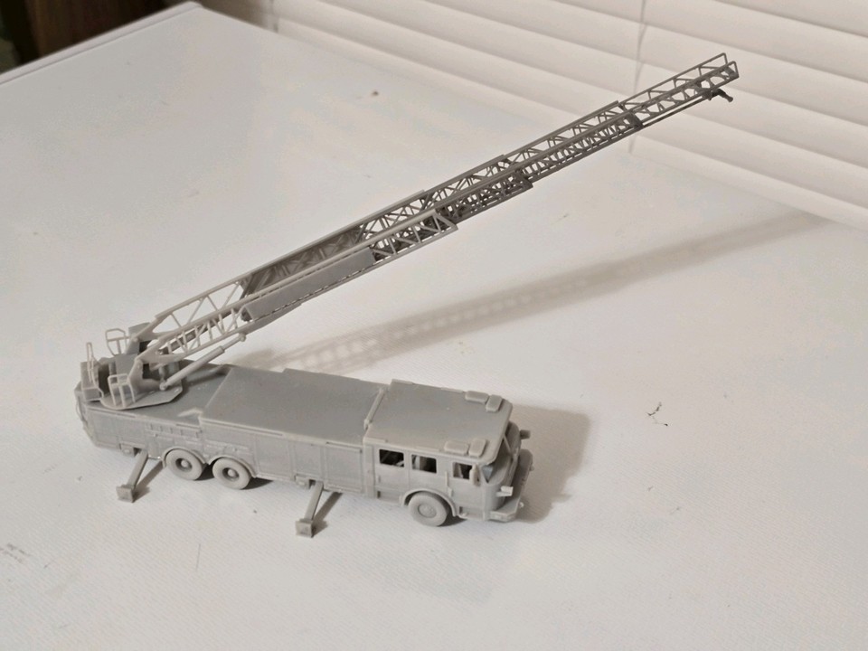 N Scale Eone Cyclone Ladder Fire Truck One Truck Undecorated Kit 3d ...