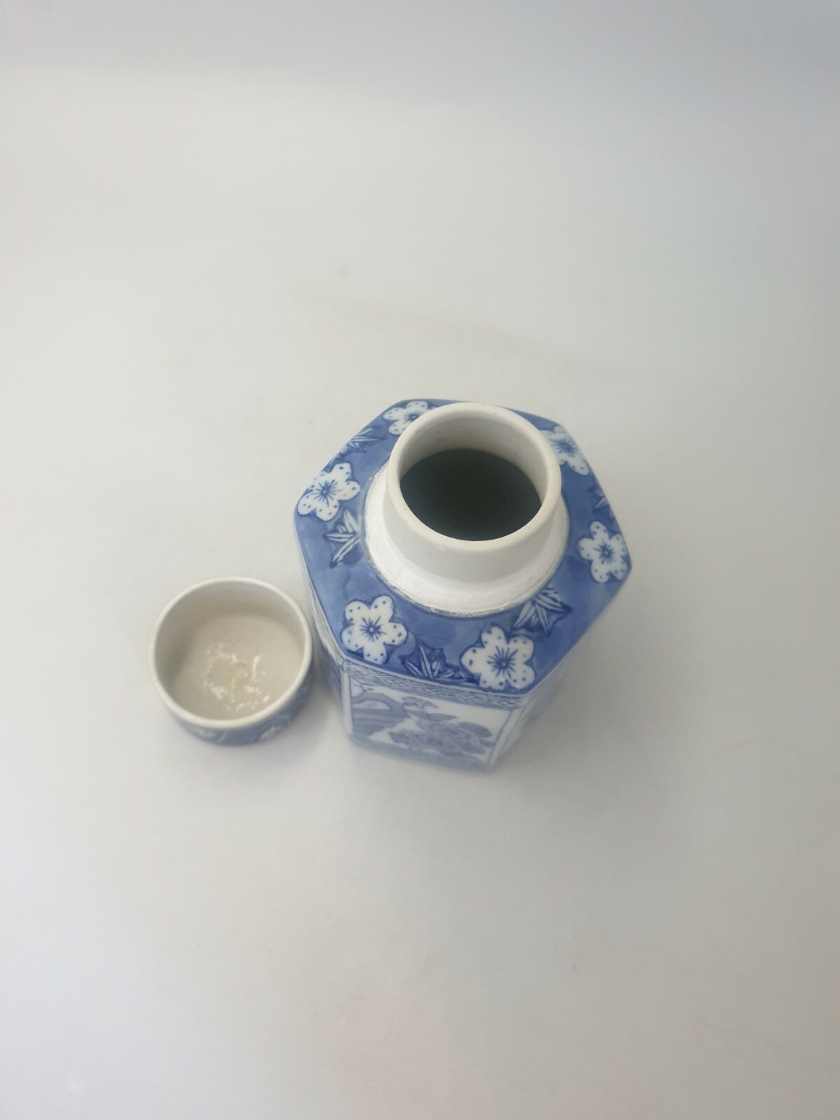 CHINESE HEXAGONAL SHAPED PORCELAIN GINGER JAR POT BLUE & WHITE FLORAL ...