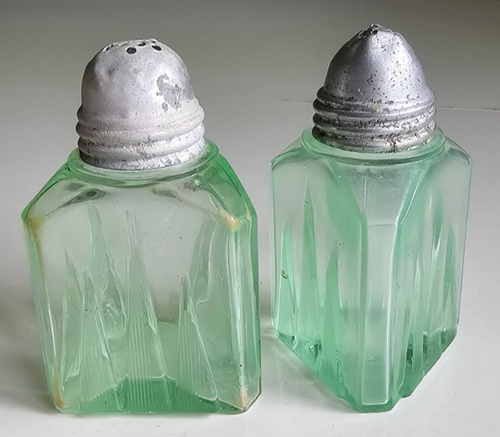 Uranium UV Mint Green Depression Glass Salt Pepper Shakers Triangle Art ...