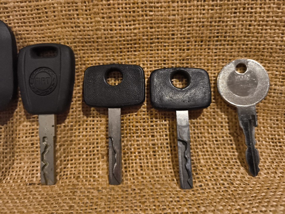 Bundle Of Old Car Keys Audi VW Fiat Ford Volvo Vauxhall ? Art Craft ...