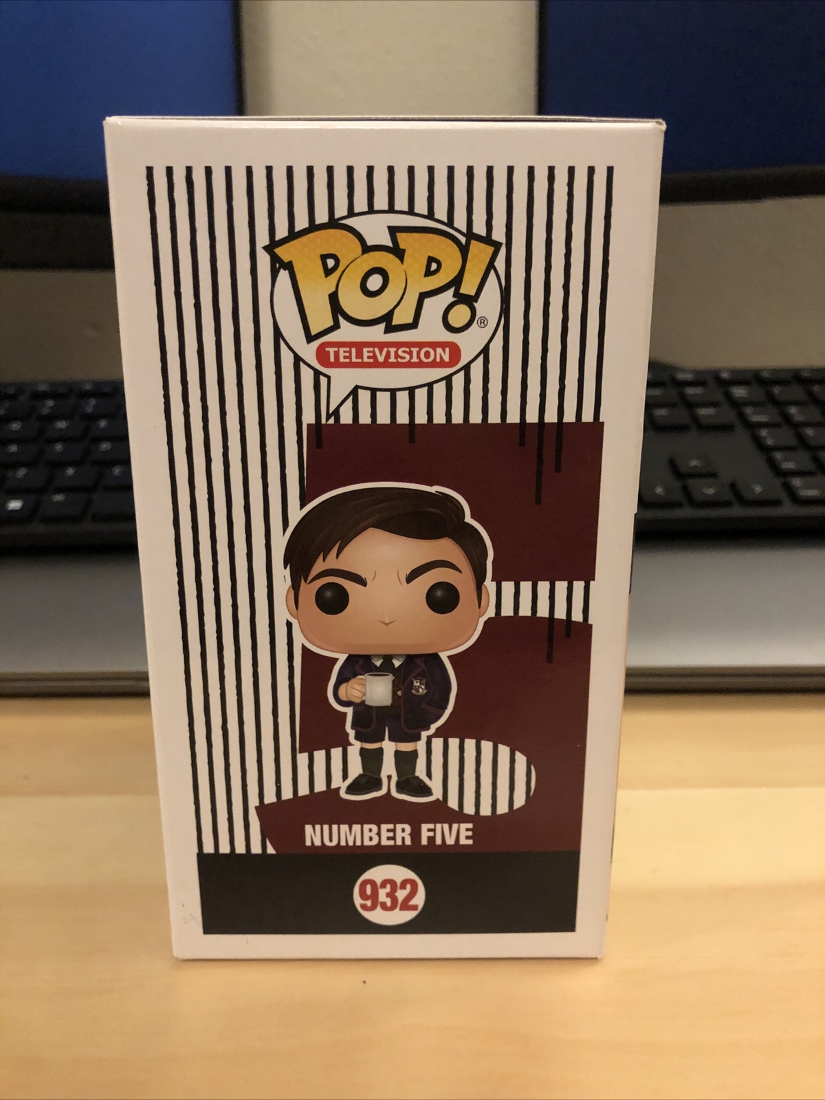 Funko Pop! Vinyl: The Umbrella Academy - Number Five (Chase) #932 for ...