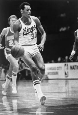 Ken Durrett Of The Kansas City Omaha Kings Dribbles Old Basketball ...