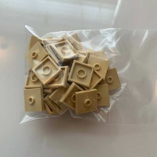 40 per lot NEW LEGO Brick Yellow (Tan) 2x2 Plates 1 Knob (87580/4565387 ...