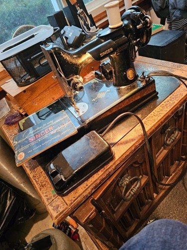 Vintage Singer Model 221 Sewing Machine in lockable box | eBay