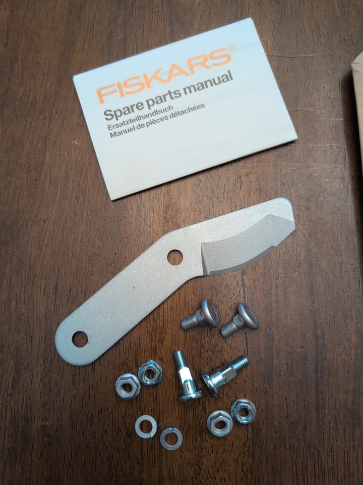 Fiskars Spare Parts Blade + Screws | eBay