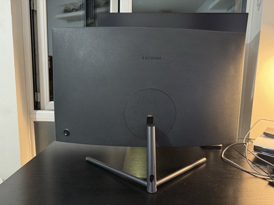 Samsung U32R590 32Inch Curved UHD 4K Monitor - Comes with VESA Mount ...