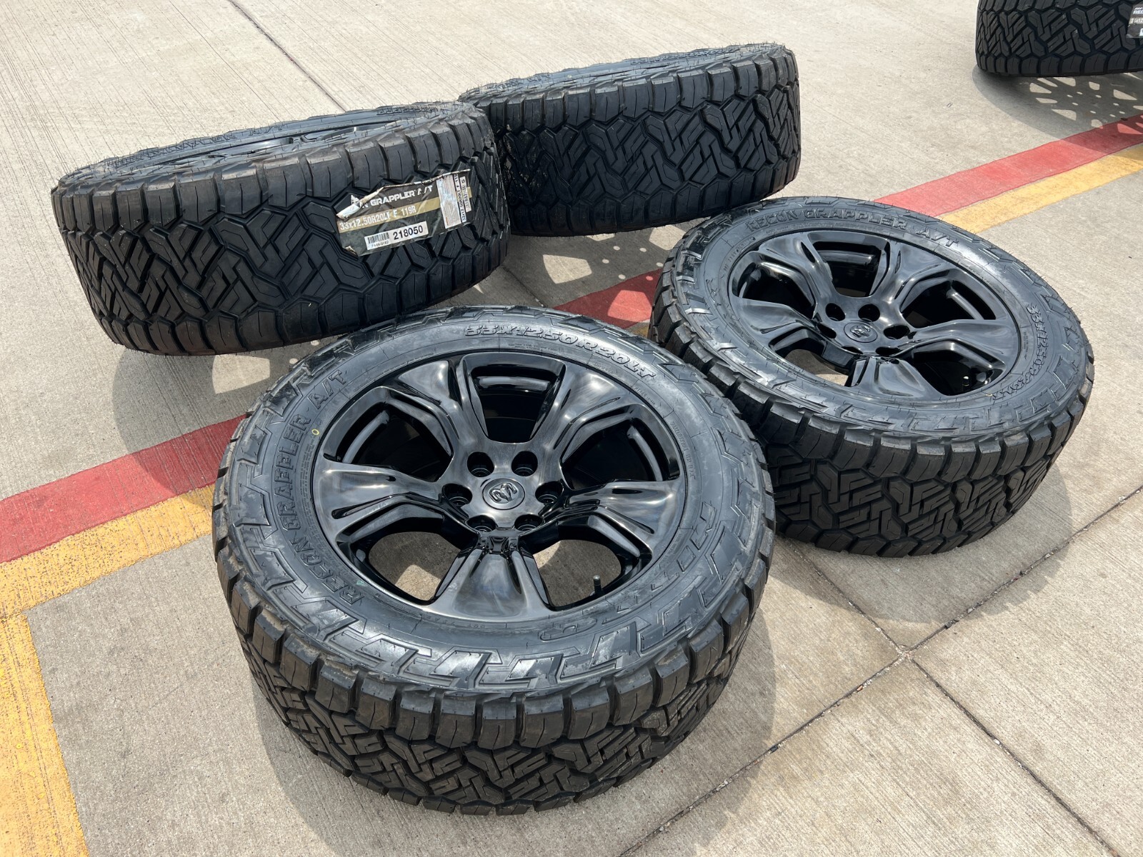 20" Dodge Ram 1500 OEM Laramie wheels rims 2674 33" NITTO tires 2022 ...