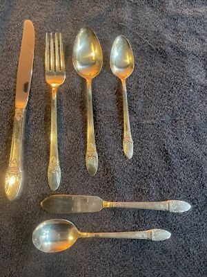 FIRST LOVE Pattern 1847 Rogers Bros Silverplate Flatware Set 34 Pieces ...