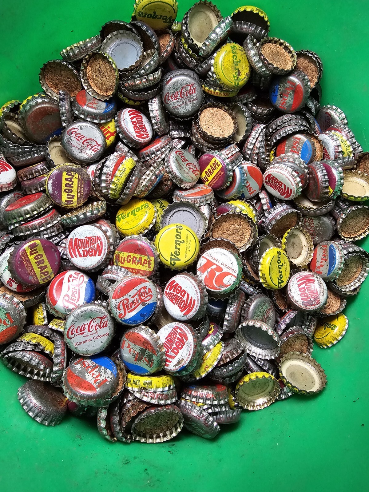 LOT X 50 VINTAGE SODA POP BOTTLE CAPS CORK LINED 1940S-80S COKE DEW ...