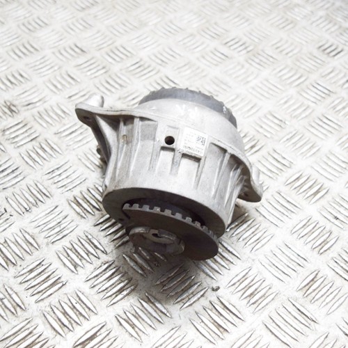 MERCEDES-BENZ W213 E200 d Linke Seite Motorlager A2132400500 2.0D 110kw ...