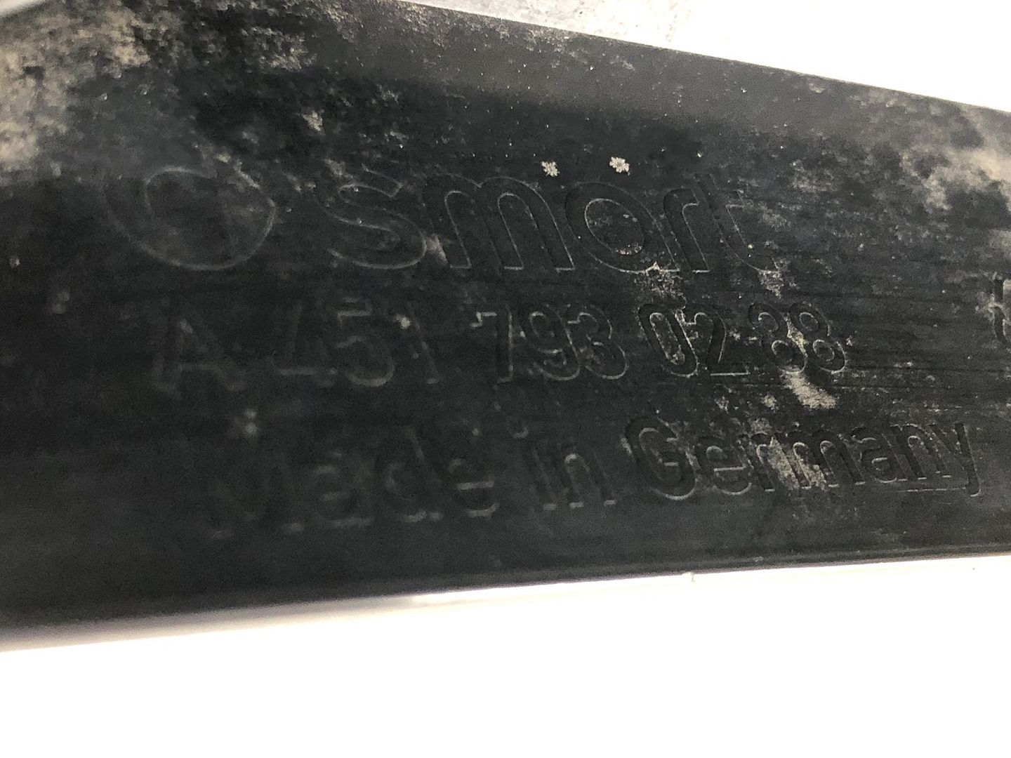 08-15 SMART FORTWO REAR TRUNK HATCH CENTER EXTERIOR WING SPOILER TRIM ...