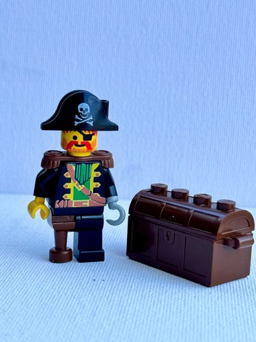 Lego Vintage Pirate Captain Red Beard w/ hook and treasure chest pi055 ...